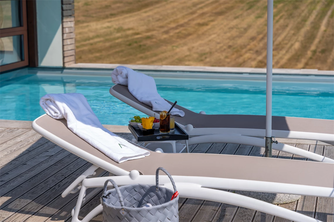 Infinity Pool - L'area wellness - Aura Relais Urbino | Country house ...
